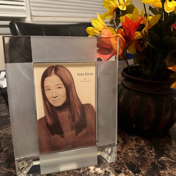 Vera Wang | Accents | New Vera Wang Illusion Vertical Frame 4x6 | Poshmark